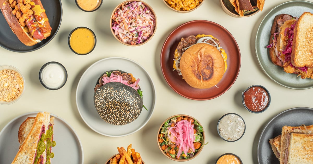 MAVERICK Handmade Street Food - Καλαμαριά | Online Delivery Burgers